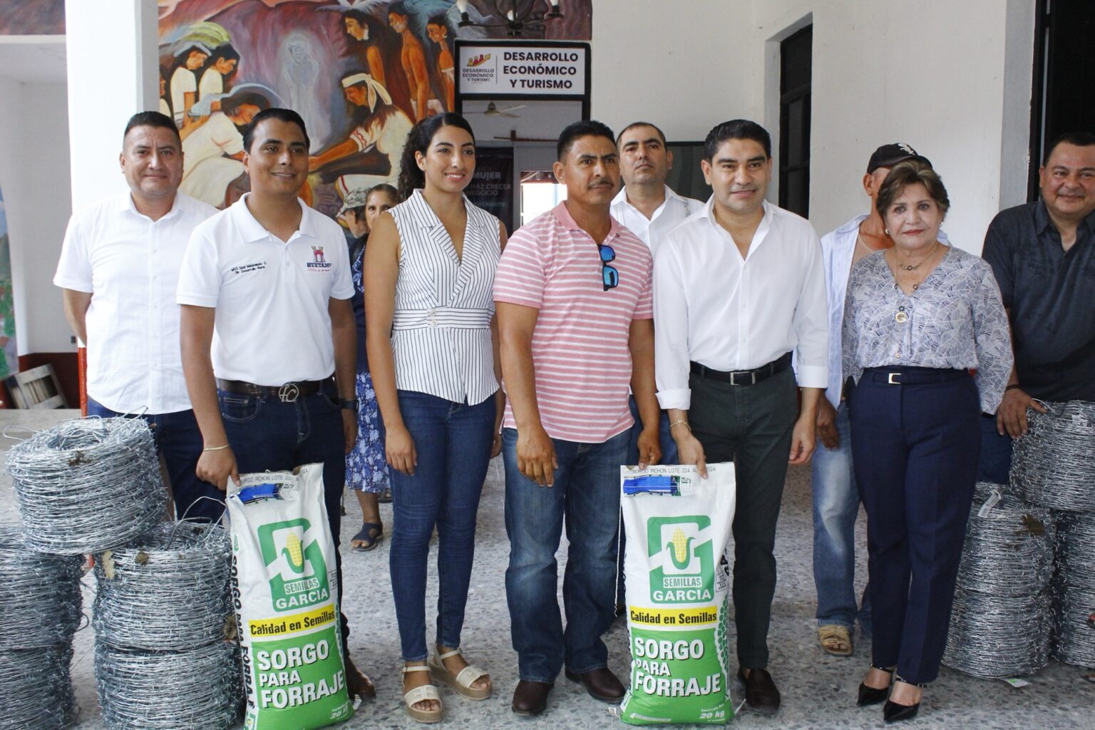 Pablo Varona Estrada encabeza entrega de insumos agrícolas y ganaderos ...